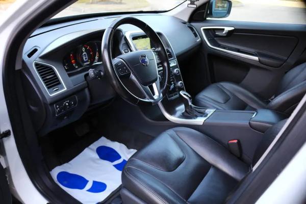 Balts Volvo XC60 2015 Rīga, ar dzinēja tilpumu 2.30 L un nobraukumu 242 tūkst. km par 11500 €, foto 10 vietnē AUTOMOTO.COM.LV