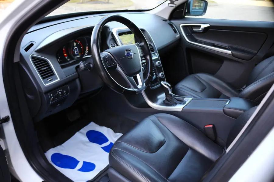 Balts Volvo XC60 2015 Rīga, ar dzinēja tilpumu 2.30 L un nobraukumu 242 tūkst. km par 11500 €, foto 11 vietnē AUTOMOTO.COM.LV