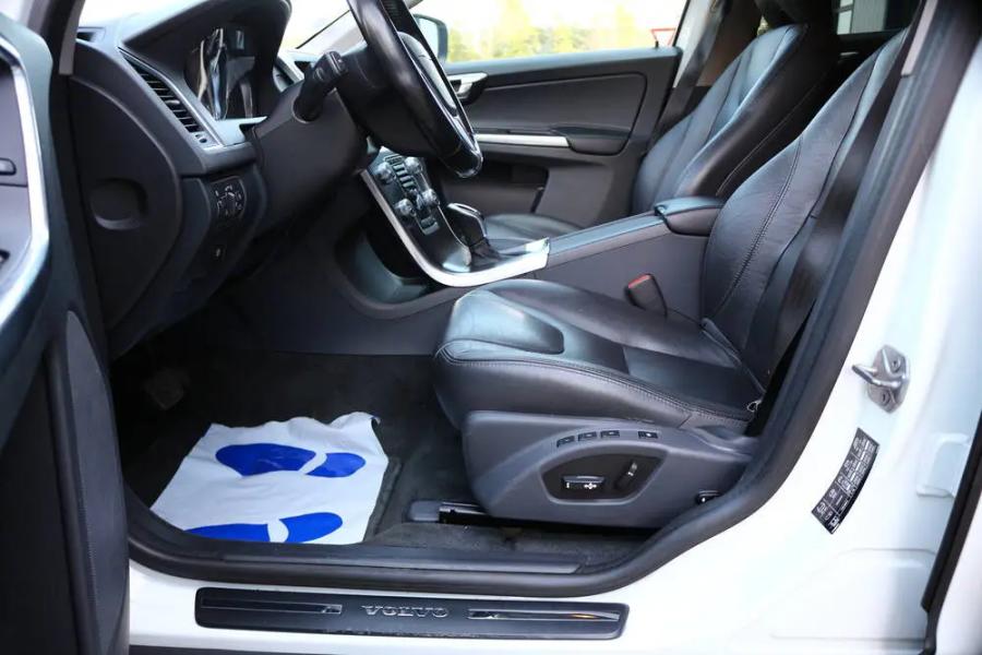 Balts Volvo XC60 2015 Rīga, ar dzinēja tilpumu 2.30 L un nobraukumu 242 tūkst. km par 11500 €, foto 12 vietnē AUTOMOTO.COM.LV