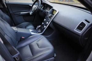 Balts Volvo XC60 2015 Rīga, ar dzinēja tilpumu 2.30 L un nobraukumu 242 tūkst. km par 11500 €, foto 15 vietnē AUTOMOTO.COM.LV