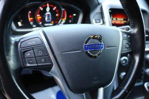 Balts Volvo XC60 2015 Rīga, ar dzinēja tilpumu 2.30 L un nobraukumu 242 tūkst. km par 11500 €, foto 17 vietnē AUTOMOTO.COM.LV