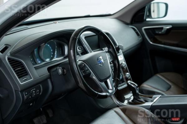 White Volvo XC60 2015 in Riga, with an engine capacity of 2.00 L and mileage of 270 thousand km for 10900 €, photo 5 on AUTOMOTO.COM.LV
