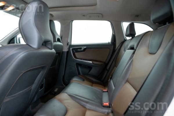 White Volvo XC60 2015 in Riga, with an engine capacity of 2.00 L and mileage of 270 thousand km for 10900 €, photo 8 on AUTOMOTO.COM.LV