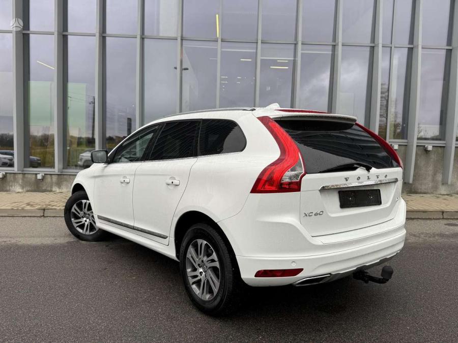 White Volvo XC60 2015 in Vilnius, with an engine capacity of 1.98 L and mileage of 270 thousand km for 11300 €, photo 4 on AUTOMOTO.COM.LV