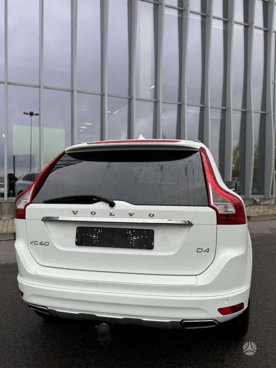 White Volvo XC60 2015 in Vilnius, with an engine capacity of 1.98 L and mileage of 270 thousand km for 11300 €, photo 6 on AUTOMOTO.COM.LV
