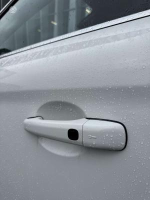 White Volvo XC60 2015 in Vilnius, with an engine capacity of 1.98 L and mileage of 270 thousand km for 11300 €, photo 11 on AUTOMOTO.COM.LV