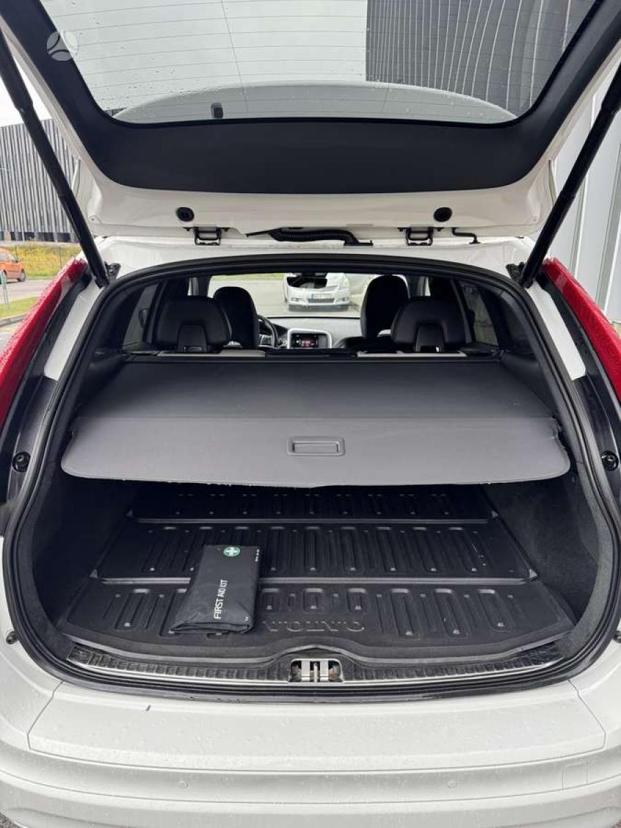 White Volvo XC60 2015 in Vilnius, with an engine capacity of 1.98 L and mileage of 270 thousand km for 11300 €, photo 15 on AUTOMOTO.COM.LV