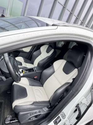 White Volvo XC60 2015 in Vilnius, with an engine capacity of 1.98 L and mileage of 270 thousand km for 11300 €, photo 17 on AUTOMOTO.COM.LV