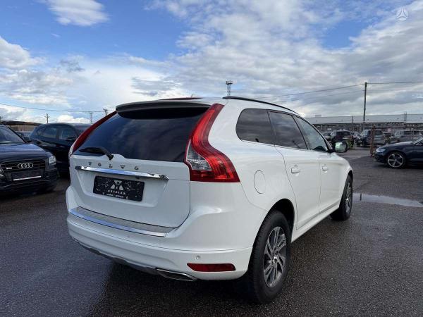 White Volvo XC60 2015 in Kaunas, with an engine capacity of 2.40 L and mileage of 199 thousand km for 14999 €, photo 8 on AUTOMOTO.COM.LV