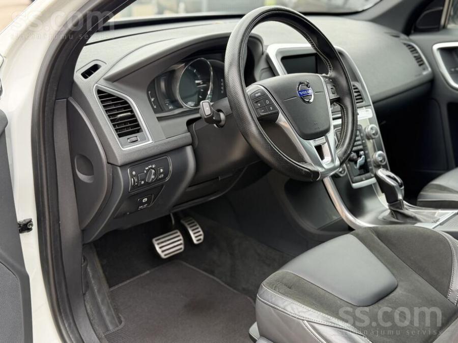 White Volvo XC60 2015 in Riga, with an engine capacity of 2.00 L and mileage of 217 thousand km for 13900 €, photo 8 on AUTOMOTO.COM.LV