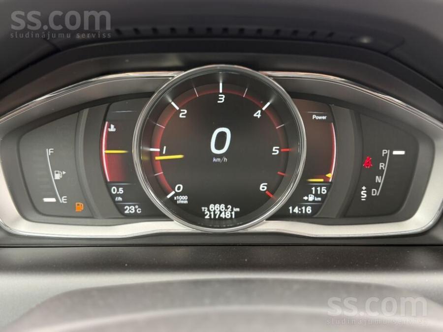 White Volvo XC60 2015 in Riga, with an engine capacity of 2.00 L and mileage of 217 thousand km for 13900 €, photo 9 on AUTOMOTO.COM.LV