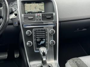 White Volvo XC60 2015 in Riga, with an engine capacity of 2.00 L and mileage of 217 thousand km for 13900 €, photo 10 on AUTOMOTO.COM.LV