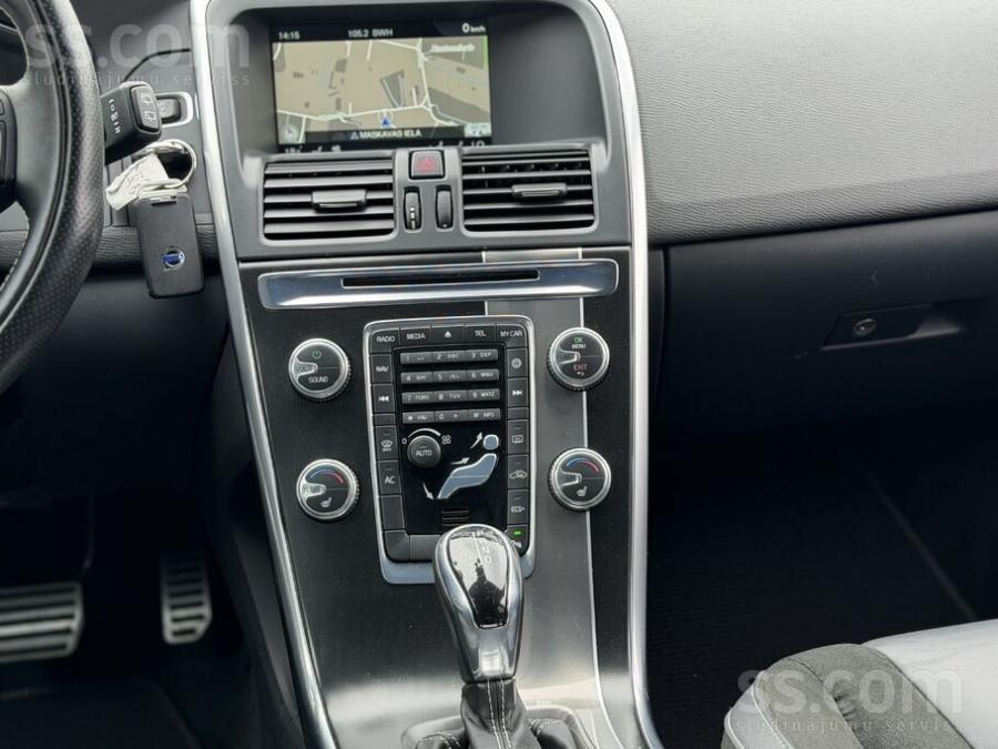 White Volvo XC60 2015 in Riga, with an engine capacity of 2.00 L and mileage of 217 thousand km for 13900 €, photo 10 on AUTOMOTO.COM.LV