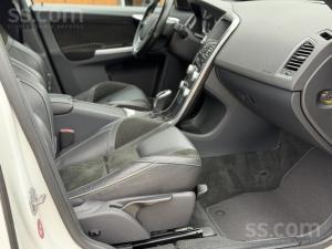 White Volvo XC60 2015 in Riga, with an engine capacity of 2.00 L and mileage of 217 thousand km for 13900 €, photo 13 on AUTOMOTO.COM.LV