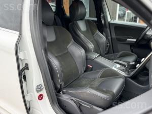White Volvo XC60 2015 in Riga, with an engine capacity of 2.00 L and mileage of 217 thousand km for 13900 €, photo 14 on AUTOMOTO.COM.LV