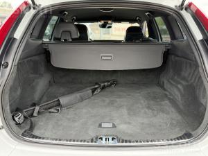 White Volvo XC60 2015 in Riga, with an engine capacity of 2.00 L and mileage of 217 thousand km for 13900 €, photo 18 on AUTOMOTO.COM.LV