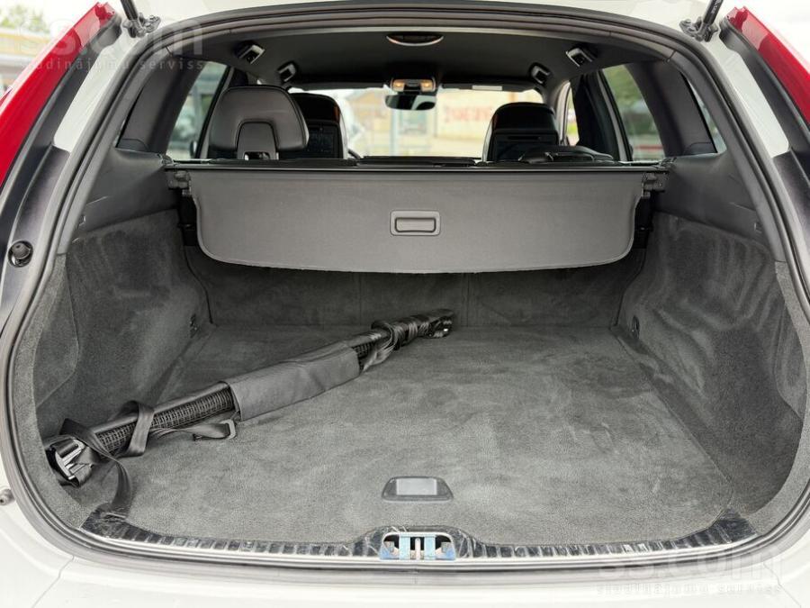 White Volvo XC60 2015 in Riga, with an engine capacity of 2.00 L and mileage of 217 thousand km for 13900 €, photo 18 on AUTOMOTO.COM.LV