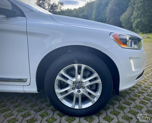 White Volvo XC60 2015 in Vilnius, with an engine capacity of 2.50 L and mileage of 247 thousand km for 10800 €, photo 3 on AUTOMOTO.COM.LV