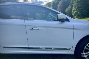 White Volvo XC60 2015 in Vilnius, with an engine capacity of 2.50 L and mileage of 247 thousand km for 10800 €, photo 5 on AUTOMOTO.COM.LV