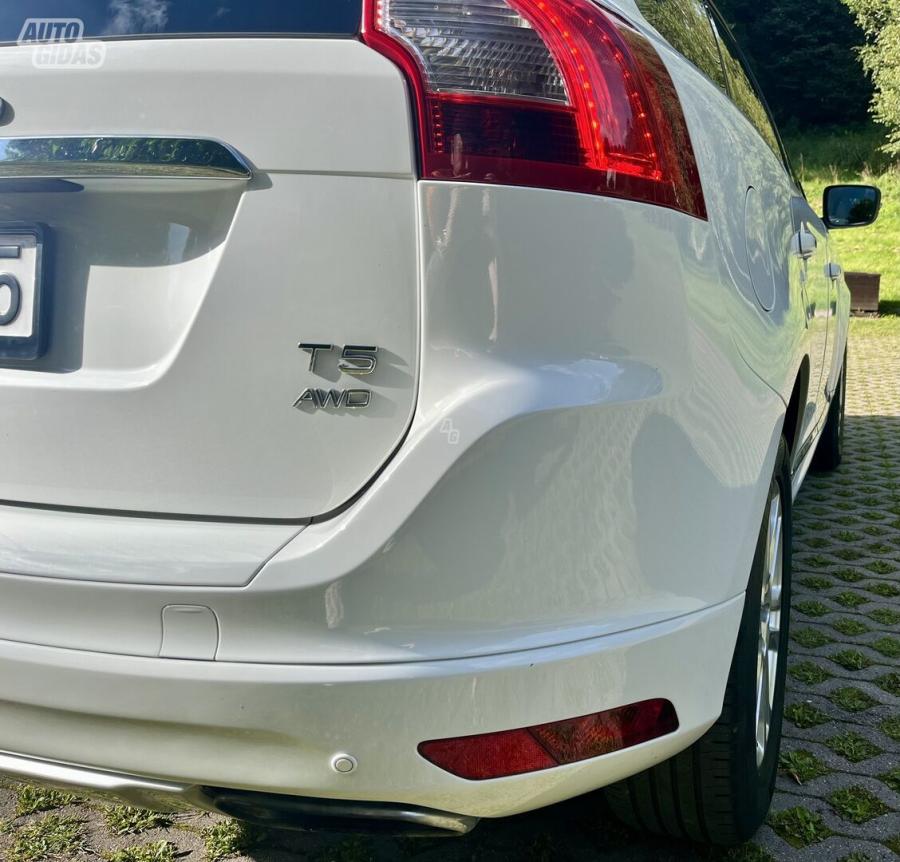 White Volvo XC60 2015 in Vilnius, with an engine capacity of 2.50 L and mileage of 247 thousand km for 10800 €, photo 8 on AUTOMOTO.COM.LV