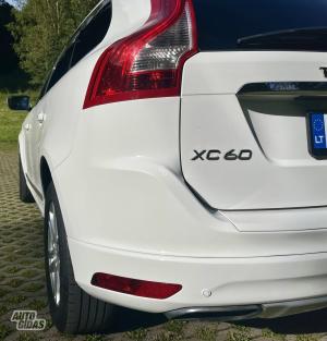 White Volvo XC60 2015 in Vilnius, with an engine capacity of 2.50 L and mileage of 247 thousand km for 10800 €, photo 10 on AUTOMOTO.COM.LV