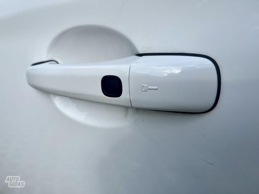 White Volvo XC60 2015 in Vilnius, with an engine capacity of 2.50 L and mileage of 247 thousand km for 10800 €, photo 15 on AUTOMOTO.COM.LV