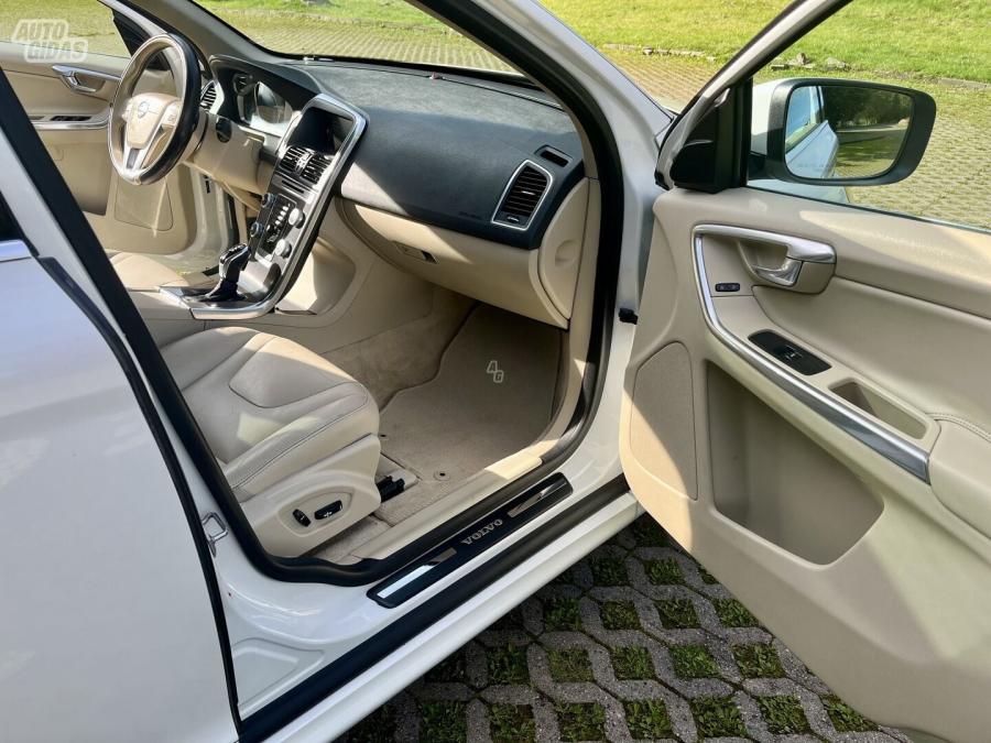 White Volvo XC60 2015 in Vilnius, with an engine capacity of 2.50 L and mileage of 247 thousand km for 10800 €, photo 25 on AUTOMOTO.COM.LV