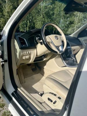 White Volvo XC60 2015 in Vilnius, with an engine capacity of 2.50 L and mileage of 247 thousand km for 10800 €, photo 27 on AUTOMOTO.COM.LV