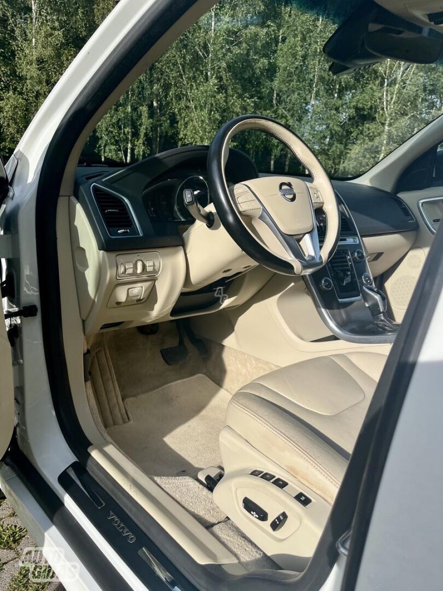 White Volvo XC60 2015 in Vilnius, with an engine capacity of 2.50 L and mileage of 247 thousand km for 10800 €, photo 27 on AUTOMOTO.COM.LV