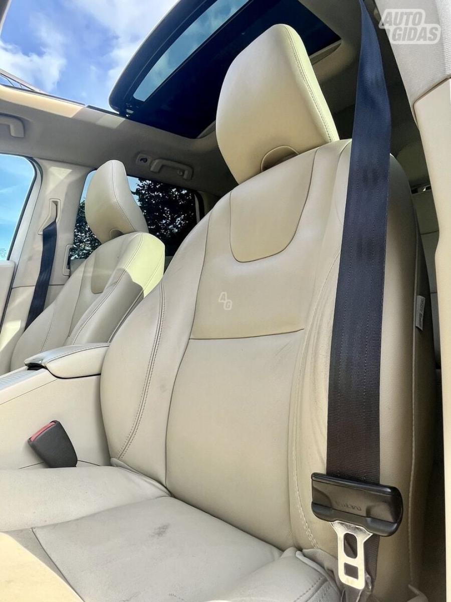 White Volvo XC60 2015 in Vilnius, with an engine capacity of 2.50 L and mileage of 247 thousand km for 10800 €, photo 28 on AUTOMOTO.COM.LV