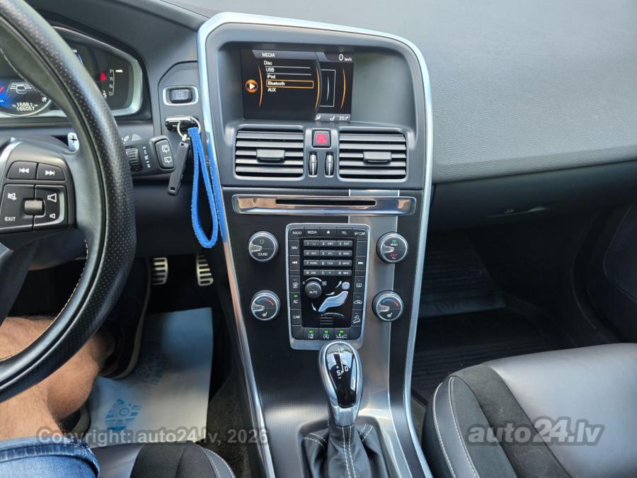 Белый Вольво ХС60 2015 в Таллин, объемом двигателя 2.40 л и пробегом 165 тыс. км за 16790 €, фото 19 на AUTOMOTO.COM.LV