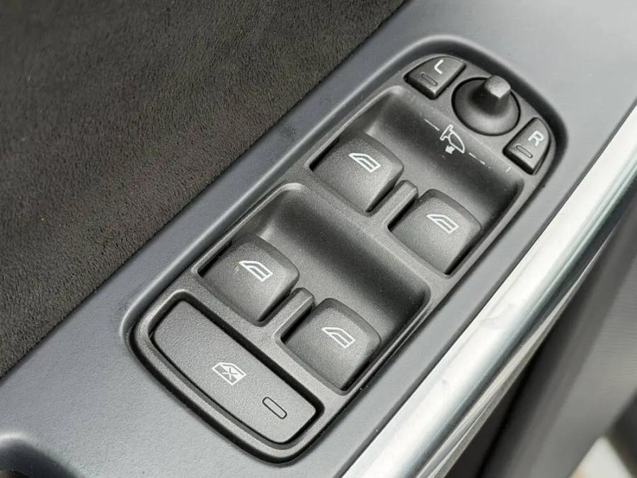 Белый Вольво ХС60 2015 в Рига, объемом двигателя 2.00 л и пробегом 217 тыс. км за 13900 €, фото 9 на AUTOMOTO.COM.LV