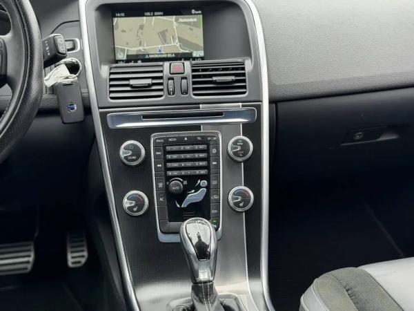 Белый Вольво ХС60 2015 в Рига, объемом двигателя 2.00 л и пробегом 217 тыс. км за 13900 €, фото 10 на AUTOMOTO.COM.LV