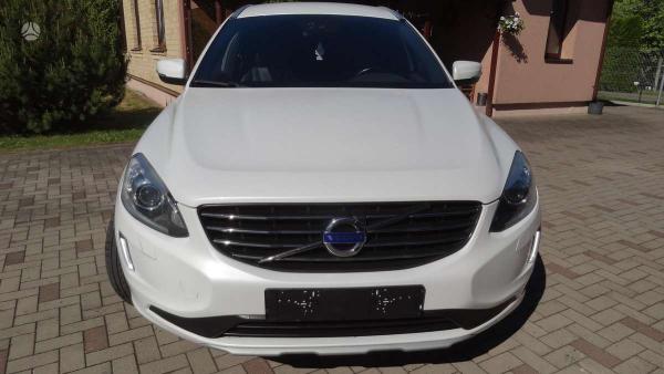 White Volvo XC60 2015 in Joniskis, with an engine capacity of 2.40 L and mileage of 217 thousand km for 14249 €, photo 2 on AUTOMOTO.COM.LV