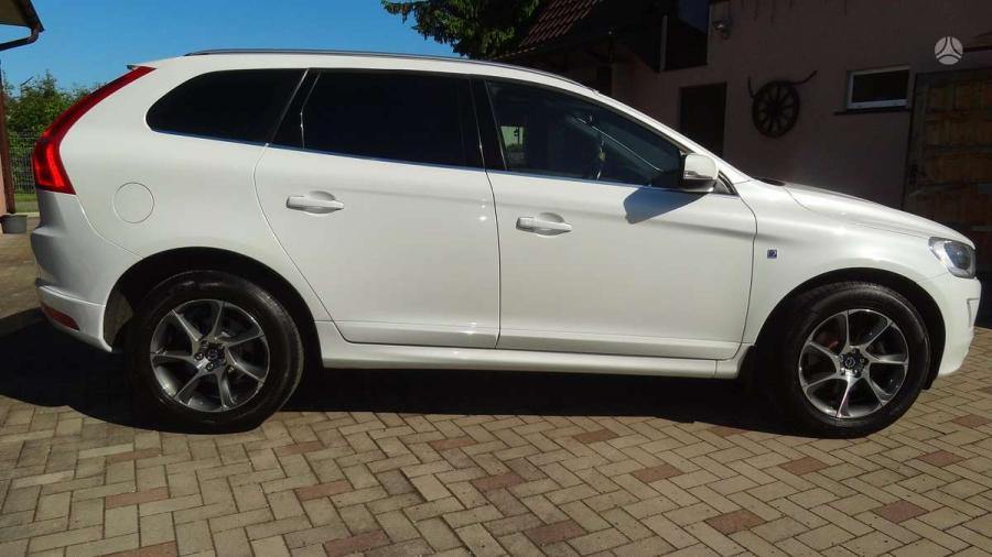 Balts Volvo XC60 2015 Joniškis, ar dzinēja tilpumu 2.40 L un nobraukumu 217 tūkst. km par 14249 €, foto 1 vietnē AUTOMOTO.COM.LV