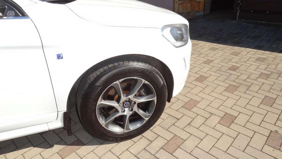 Balts Volvo XC60 2015 Joniškis, ar dzinēja tilpumu 2.40 L un nobraukumu 217 tūkst. km par 14249 €, foto 5 vietnē AUTOMOTO.COM.LV