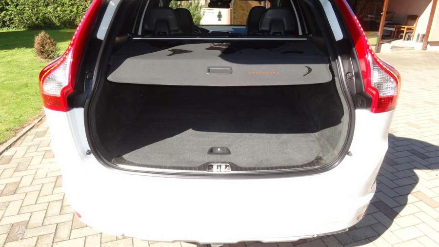 Balts Volvo XC60 2015 Joniškis, ar dzinēja tilpumu 2.40 L un nobraukumu 217 tūkst. km par 14249 €, foto 13 vietnē AUTOMOTO.COM.LV