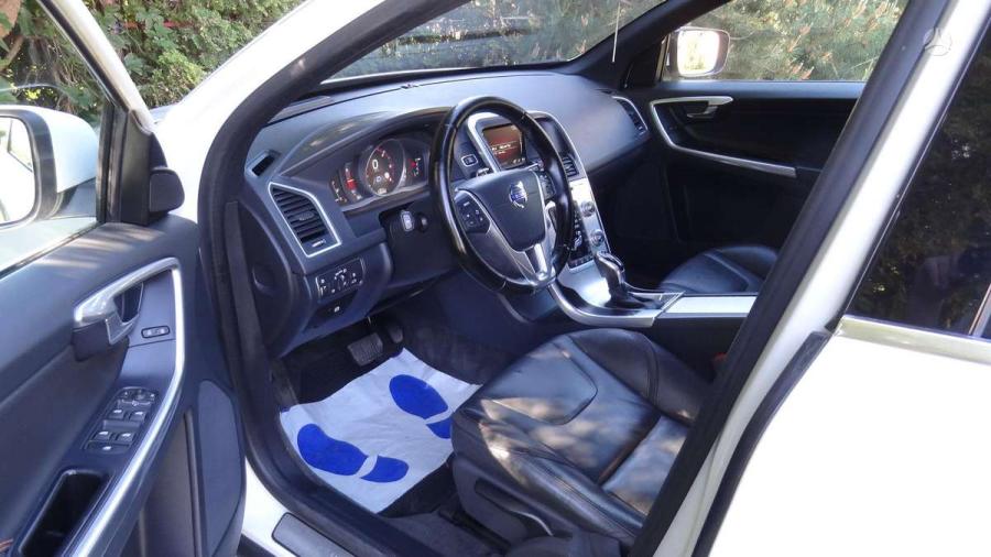 Balts Volvo XC60 2015 Joniškis, ar dzinēja tilpumu 2.40 L un nobraukumu 217 tūkst. km par 14249 €, foto 22 vietnē AUTOMOTO.COM.LV