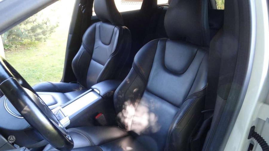 Balts Volvo XC60 2015 Joniškis, ar dzinēja tilpumu 2.40 L un nobraukumu 217 tūkst. km par 14249 €, foto 25 vietnē AUTOMOTO.COM.LV