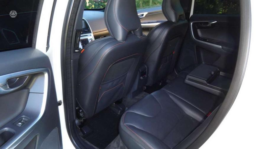 Balts Volvo XC60 2015 Joniškis, ar dzinēja tilpumu 2.40 L un nobraukumu 217 tūkst. km par 14249 €, foto 28 vietnē AUTOMOTO.COM.LV