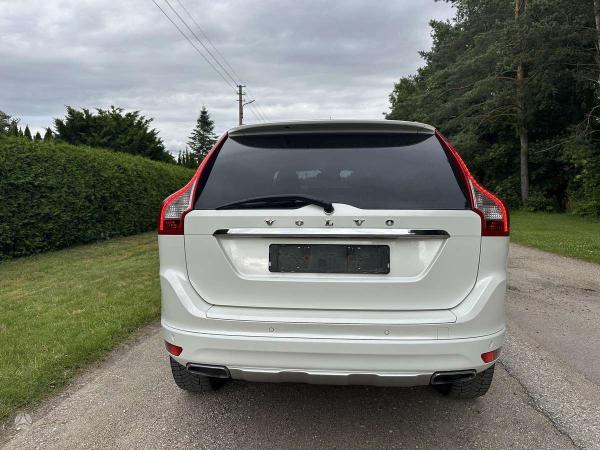 Balts Volvo XC60 2015 Ukmergė, ar dzinēja tilpumu 2.40 L un nobraukumu 270 tūkst. km par 12700 €, foto 6 vietnē AUTOMOTO.COM.LV