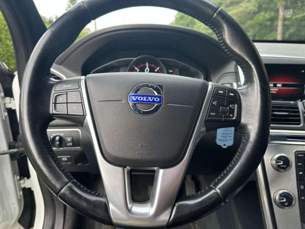 Balts Volvo XC60 2015 Ukmergė, ar dzinēja tilpumu 2.40 L un nobraukumu 270 tūkst. km par 12700 €, foto 9 vietnē AUTOMOTO.COM.LV