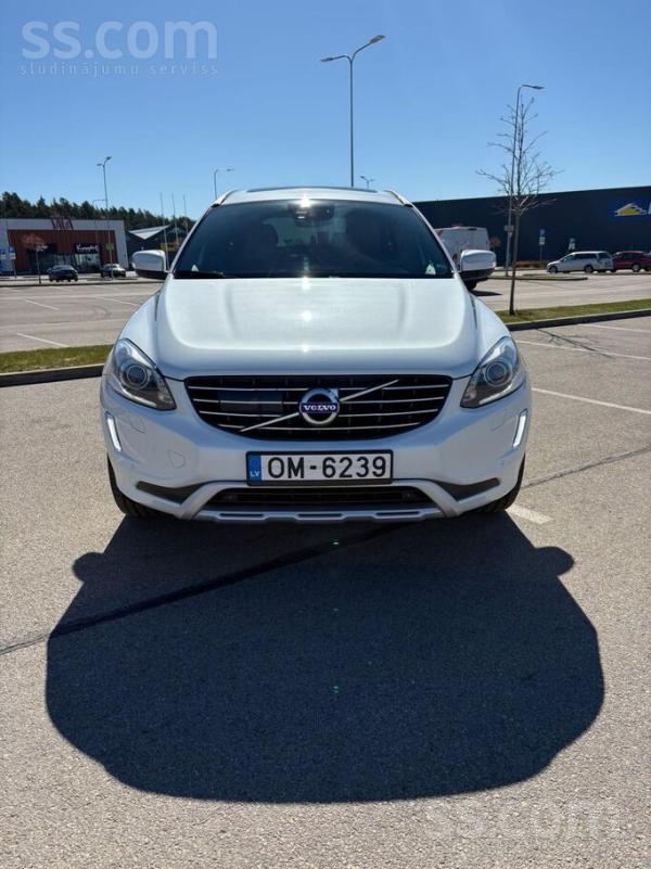 White Volvo XC60 2015 in Riga, with an engine capacity of 2.40 L and mileage of 198 thousand km for 14900 €, photo 4 on AUTOMOTO.COM.LV
