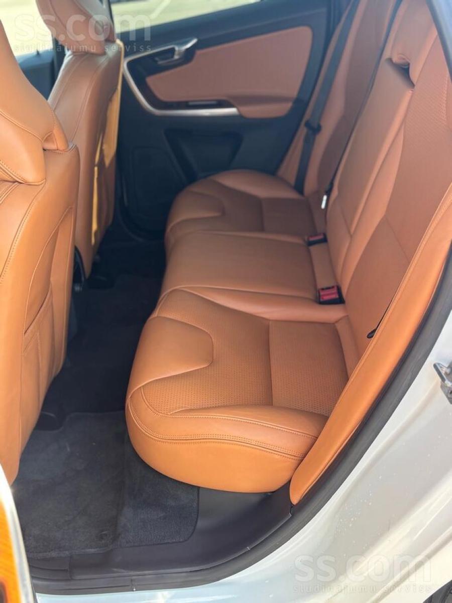 Balts Volvo XC60 2015 Rīga, ar dzinēja tilpumu 2.40 L un nobraukumu 198 tūkst. km par 14900 €, foto 11 vietnē AUTOMOTO.COM.LV