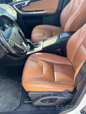Balts Volvo XC60 2015 Rīga, ar dzinēja tilpumu 2.40 L un nobraukumu 198 tūkst. km par 14900 €, foto 12 vietnē AUTOMOTO.COM.LV
