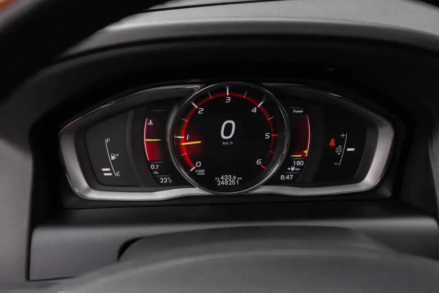 Белый Вольво ХС60 2015 в Елгава, объемом двигателя 2.00 л и пробегом 248 тыс. км за 12500 €, фото 30 на AUTOMOTO.COM.LV