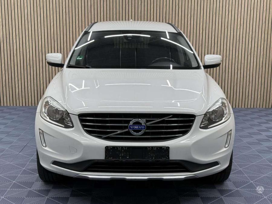 White Volvo XC60 2015 in Marijampole, with an engine capacity of 2.40 L and mileage of 229 thousand km for 12799 €, photo 4 on AUTOMOTO.COM.LV