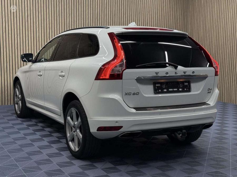 White Volvo XC60 2015 in Marijampole, with an engine capacity of 2.40 L and mileage of 229 thousand km for 12799 €, photo 6 on AUTOMOTO.COM.LV