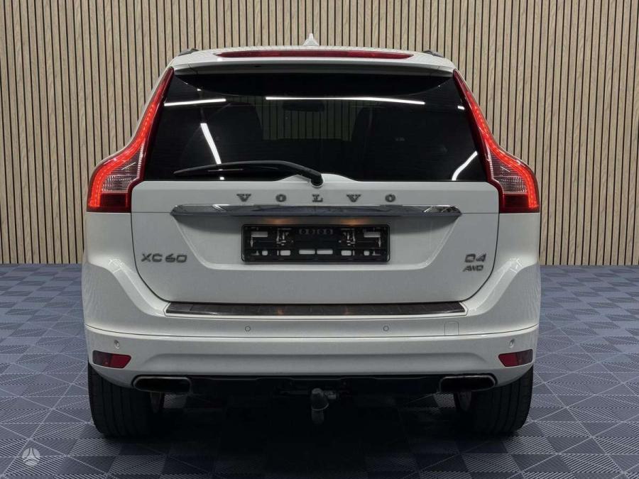 White Volvo XC60 2015 in Marijampole, with an engine capacity of 2.40 L and mileage of 229 thousand km for 12799 €, photo 7 on AUTOMOTO.COM.LV