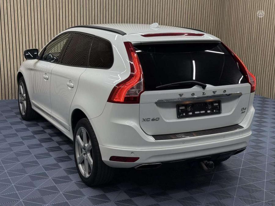 White Volvo XC60 2015 in Marijampole, with an engine capacity of 2.40 L and mileage of 229 thousand km for 12799 €, photo 11 on AUTOMOTO.COM.LV
